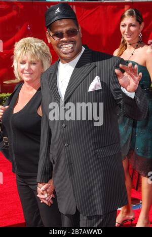 Leon Spinks and Wife at the 2006 ESPY Awards - Arrivals held at the ...