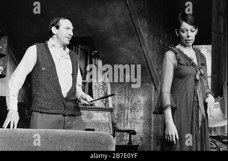 Leonard Rossiter (Rooksby), Frances de la Tour (Ruth Jones) in THE ...