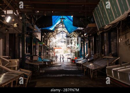 Empty fish market Stock Photo - Alamy
