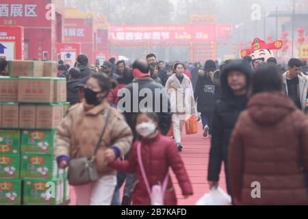 Citizens select New Year decorations at shops in Nanning City, south ...