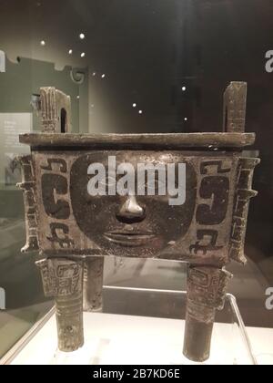 Da He Bronze Square Ding vessel collected by Hunan Provincial Museum is ...
