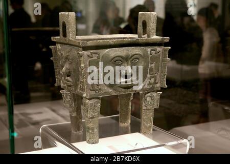 Da He Bronze Square Ding vessel collected by Hunan Provincial Museum is ...