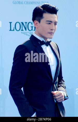 --FILE--Chinese actor Sun Yizhou, also known as Sean Sun, shows off ...