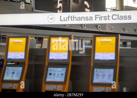 Lufthansa boarding machines, feature, general, border motif, Frankfurt ...