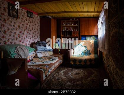 Romani family from the gypsy village of Gigikhana near Bukhara, Uzbekistan Stock Photo - Alamy