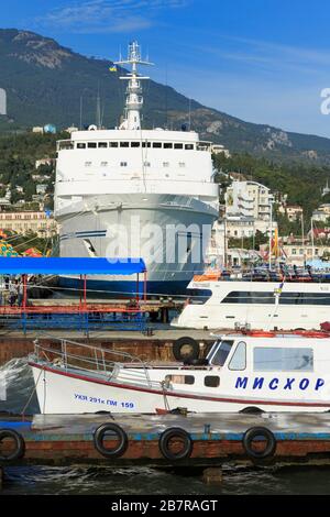 Port of Yalta,Crimea,Ukraine,Eeastern Europe Stock Photo - Alamy