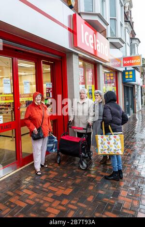Blackheath, West Midlands, UK. 18th Mar, 2020. After growing pressure ...
