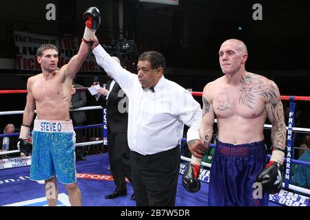 Steve O'Meara (light blue shorts) defeats Terry Carruthers in a Light ...
