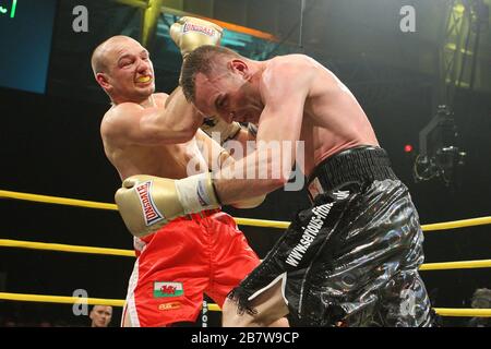 Gavin Rees (red shorts) defeats Colin Lynes in the Final of ...