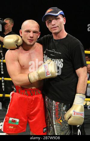Gavin Rees (red shorts) defeats Colin Lynes in the Final of ...