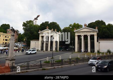 Viale Giorgio Washington and entrance to the Villa Borghese Park. Rome ...