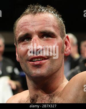 Tony Oakey (Portsmouth, black shorts) defeats Darren Stubbs (Oldham ...