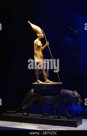 black panther statue Stock Photo - Alamy