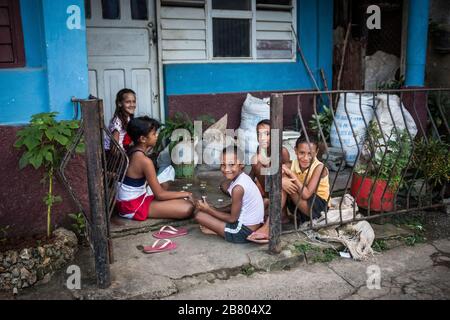 Cuban kids playing simple games Stock Photo - Alamy