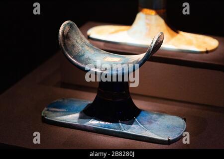 Ancient Egyptian headrest Stock Photo - Alamy