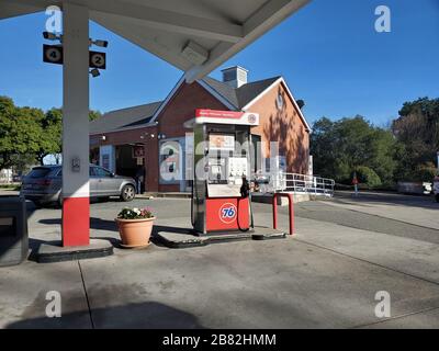 76 gas station pump Stock Photo - Alamy