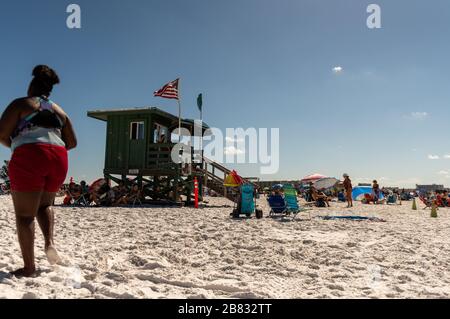 Siesta Beach vacationers not following social distancing during the ...