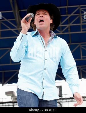 Clay Walker performs at the Kiss Country Chilli Cookoff 2012 at CB ...