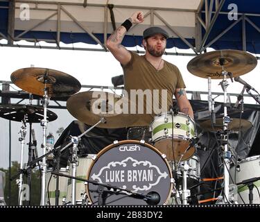 Country artist Luke Bryan performs at the KISS Country 2012 Chili Cook ...