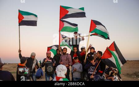 Gaza protests march of return in the border at the Israeil-Gaza border ...