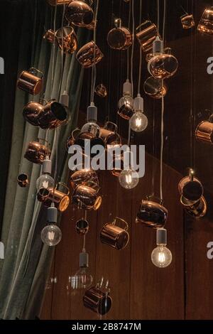 Light bulb made of wire Stock Photo - Alamy
