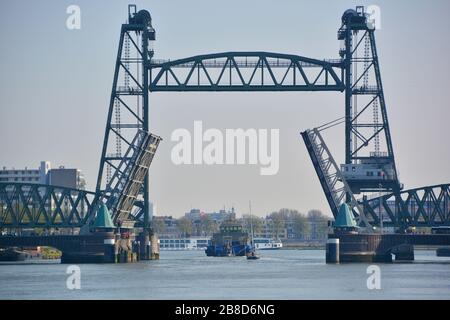 De Hef or Koningshavenbrug railway lift bridge over the Koningshaven in ...