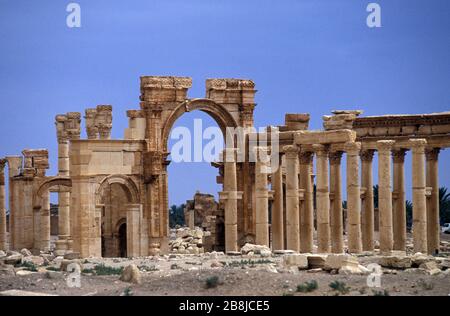Monumental arch, Great Colonnade. Palmyra. Syria Stock Photo - Alamy