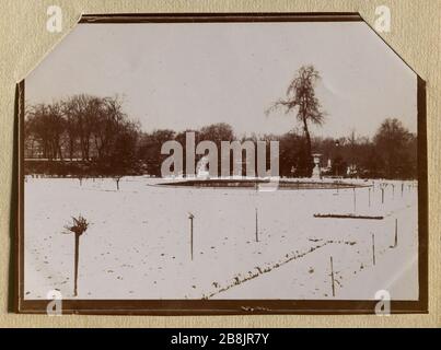 Wintertime at Jardin des Tuileries Stock Photo - Alamy