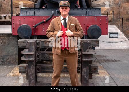 Hogwarts Express train and conductor at Hogsmeade, Universal Studios ...