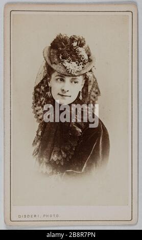 Portrait of Fowler (actress) Portrait de Fowler, actrice. Photographie ...