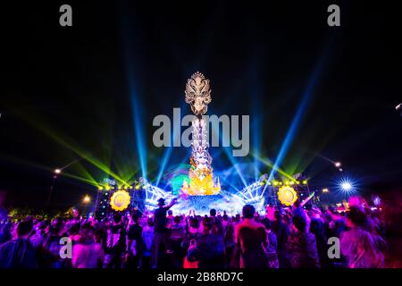 People watch rock concerts at night Stock Photo - Alamy