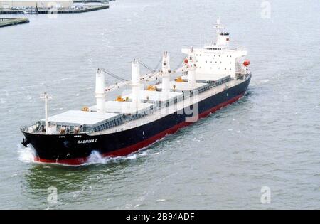 Bulk carrier cargo ship handymax, super handy, UltraMax with crane ...