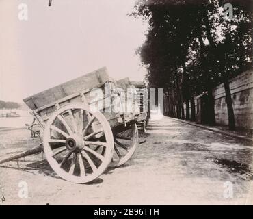 PORT OF THE DISABLED Port des Invalides. Photographie d'Eugène Atget ...