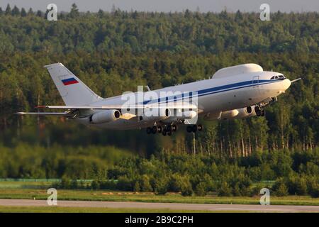 Russian Air Force IL-86VKP (IL-80) airborne command post and An-124 ...