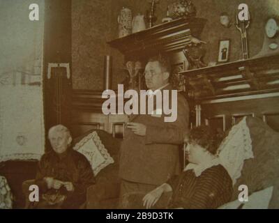 Upper middle class living room, around 1900 Stock Photo - Alamy