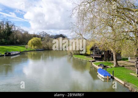 The Boathouse at Shillingford Bridge-1 Stock Photo - Alamy