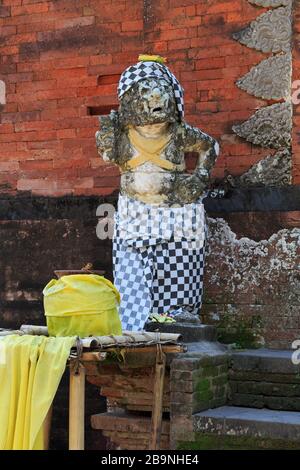 Statue, Lingsar Hindu Temple, Lombok Island, West Nusa Tenggara ...