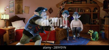 ONWARD, from left: Laurel Lightfoot (voice: Julia Louis-Dreyfus), Ian ...