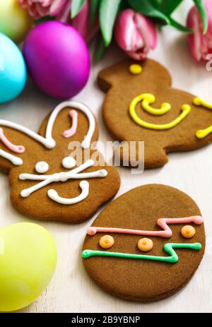 Tulips and gingerbread cookies Stock Photo - Alamy