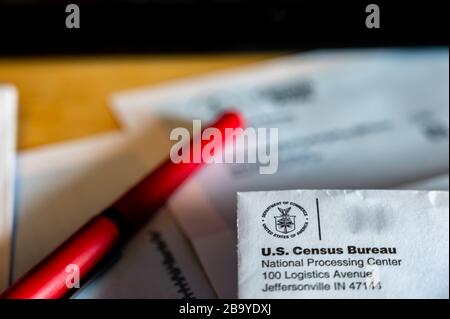 2020 US Census mail envelope and form Stock Photo - Alamy
