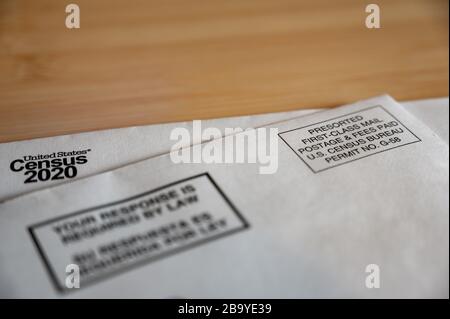 2020 US Census mail envelope and form Stock Photo - Alamy
