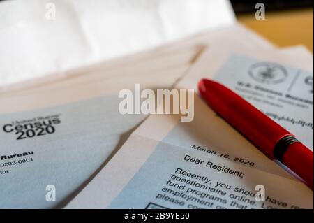 2020 US Census mail envelope and form Stock Photo - Alamy