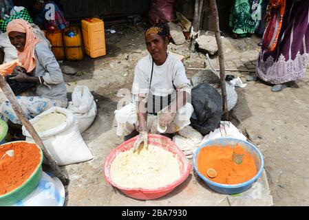 The vibrant Waliso market in Oromia, Ethiopia Stock Photo - Alamy