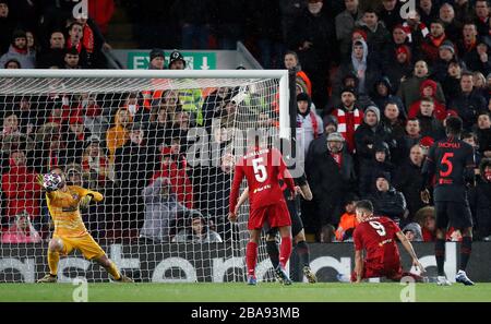 Liverpool's Roberto Firmino (centre) has a shot on goal Stock Photo - Alamy