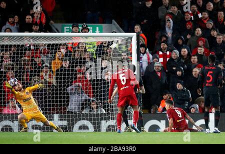 Liverpool's Roberto Firmino (right) has a shot on goal Stock Photo - Alamy