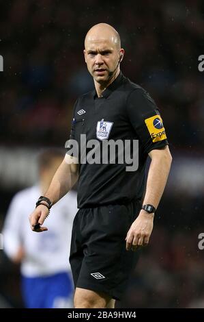 Referee Anthony Taylor Stock Photo - Alamy