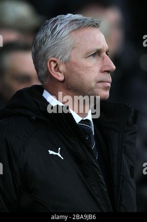 Newcastle United manager Alan Pardew appluads his team and away fans ...
