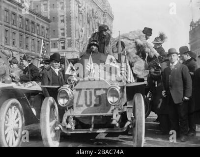 A New York Paris motor race competitor in 1906 Stock Photo - Alamy