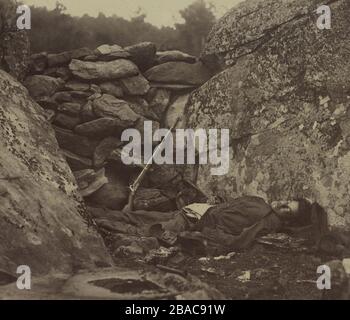 Battlefield of Gettysburg--Body of a soldier in "the wheat field ...