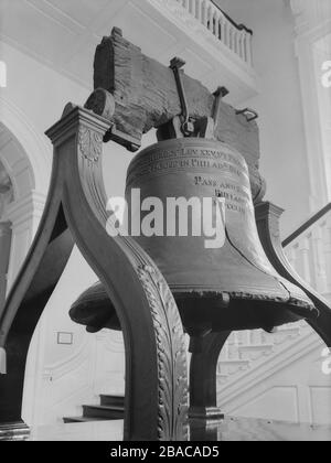 Crack on the liberty bell in Philadelphia Stock Photo - Alamy